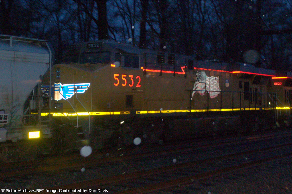 UP AC45CCTE 5532 trails on K048-09